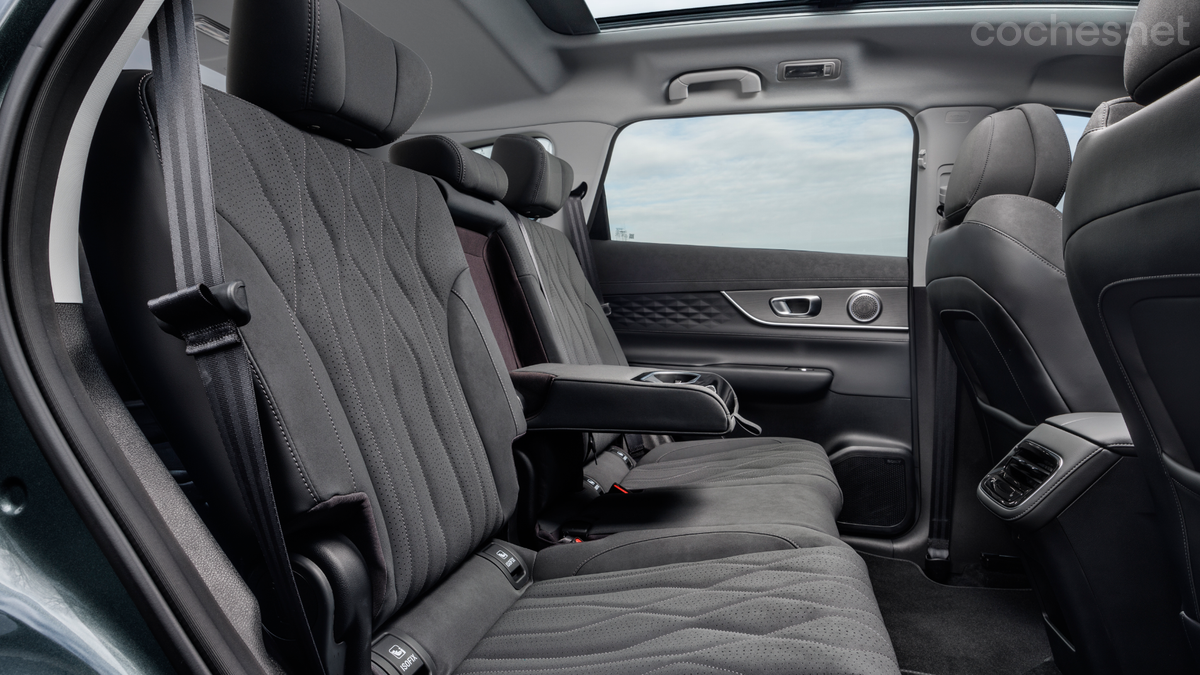 Ebro s800: Con siete plazas y motor gasolina desde 36.990 € | Noticias ...