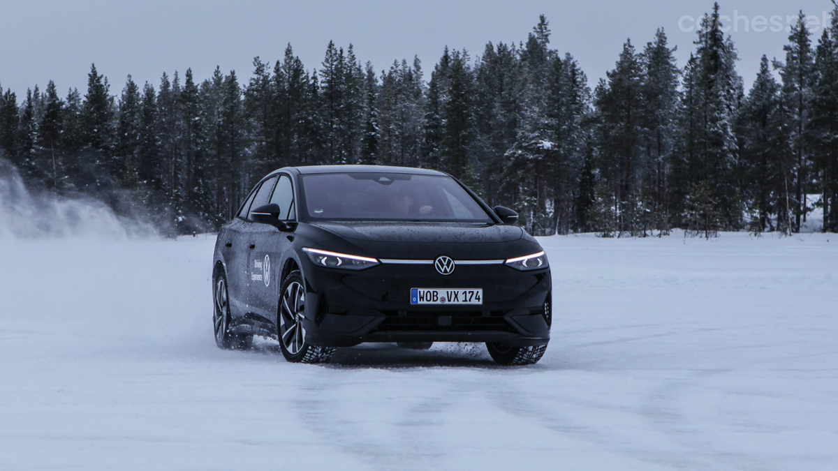 Volkswagen Ice Driving Experience: Derrapar en hielo | Noticias coches.net