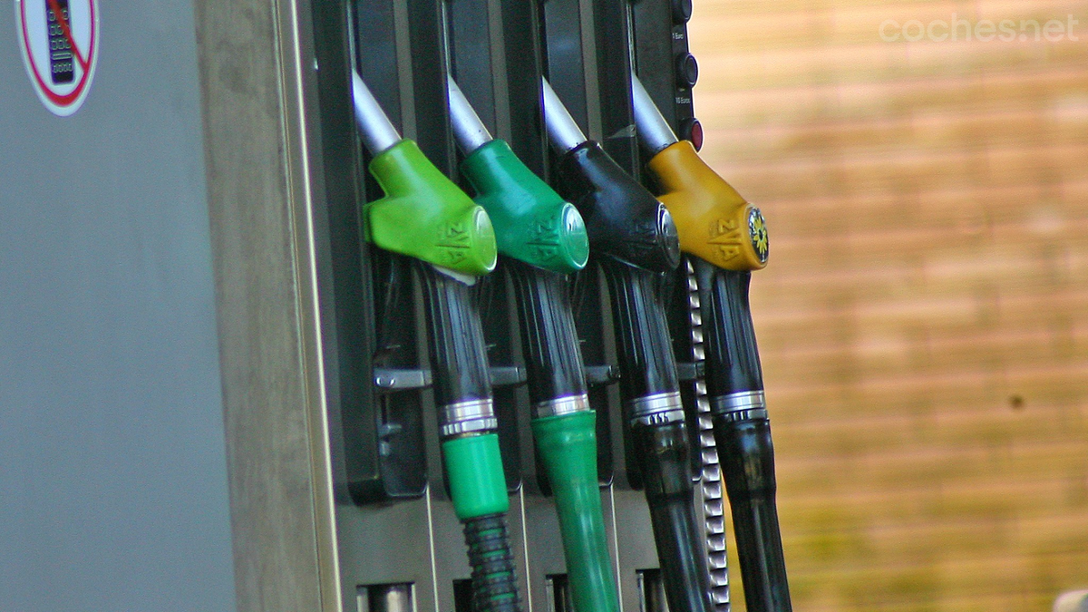 El Gobierno prepara una rebaja del IVA del carburante al 10% | Noticias ...