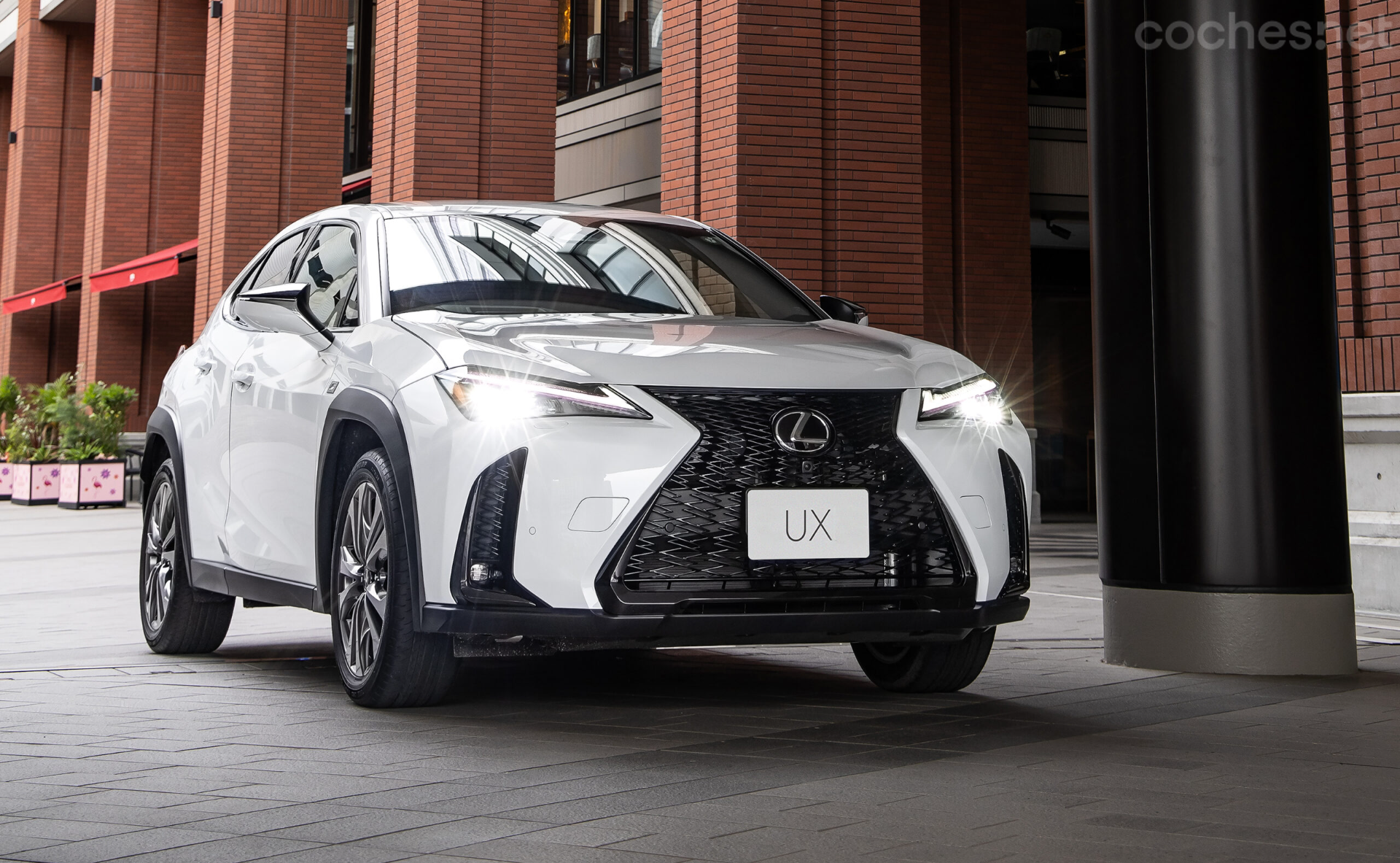 Gama Lexus UX 2026: nuevo acabado F Sport Legend | Noticias coches.net