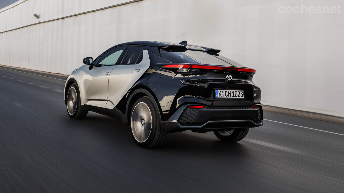 En vídeo: Probamos el nuevo Toyota C-HR 2024 | Noticias coches.net