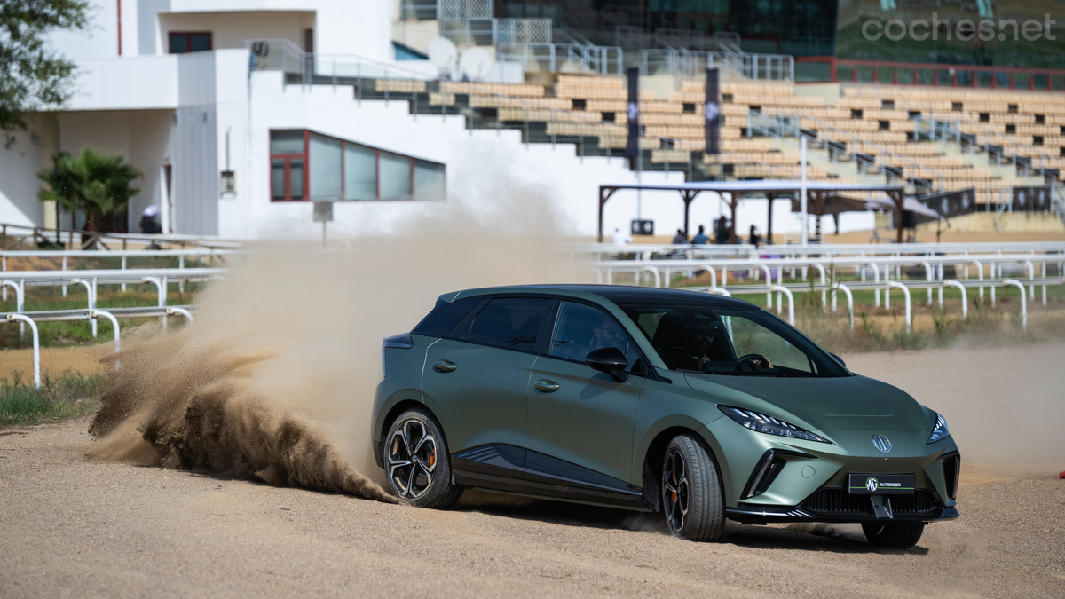 Prueba del MG4 XPOWER: así es el coche eléctrico más deportivo de MG ...